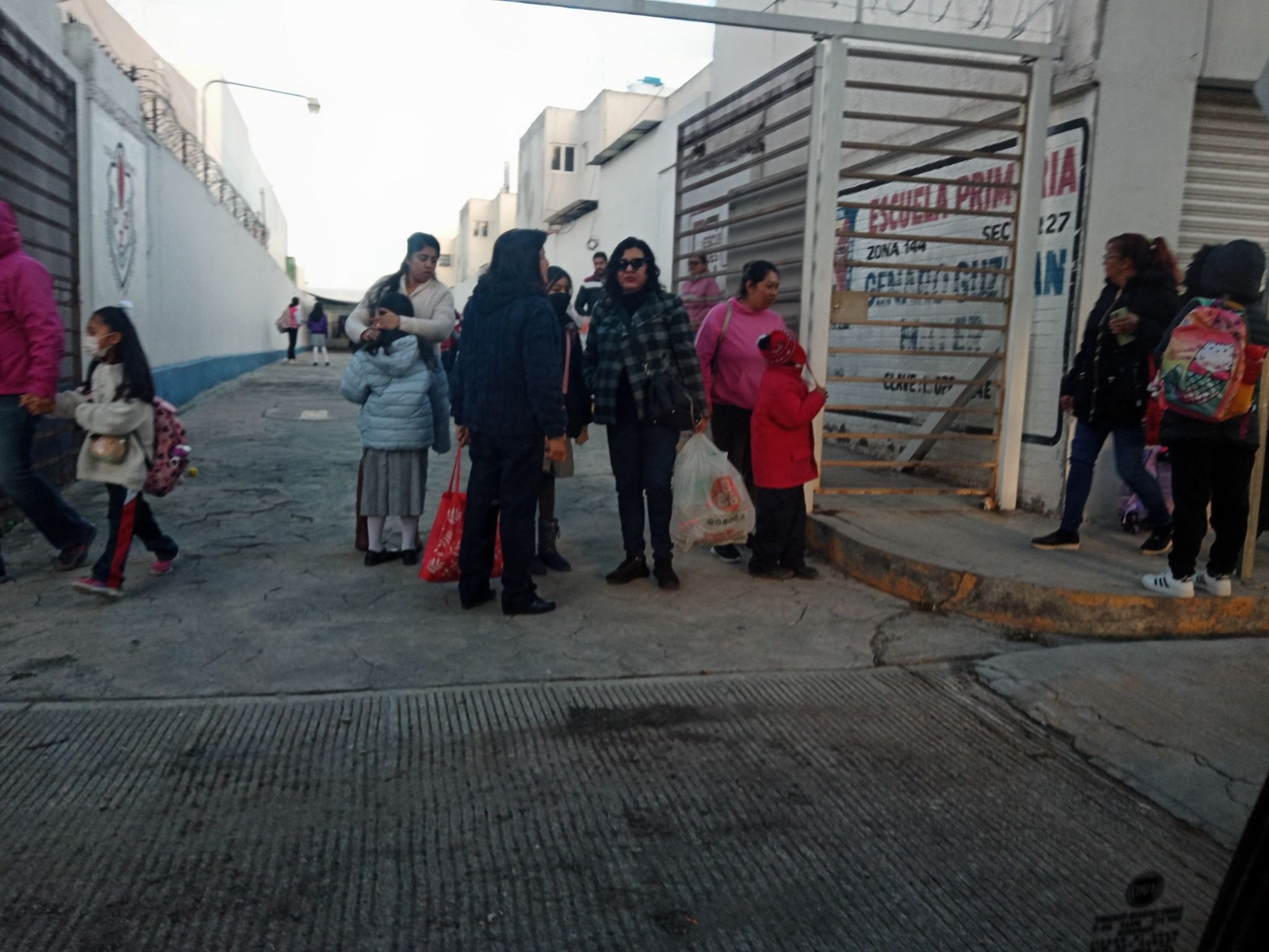 Suspenden clases en colegio particular por robo de cable - Diario Vía Libre