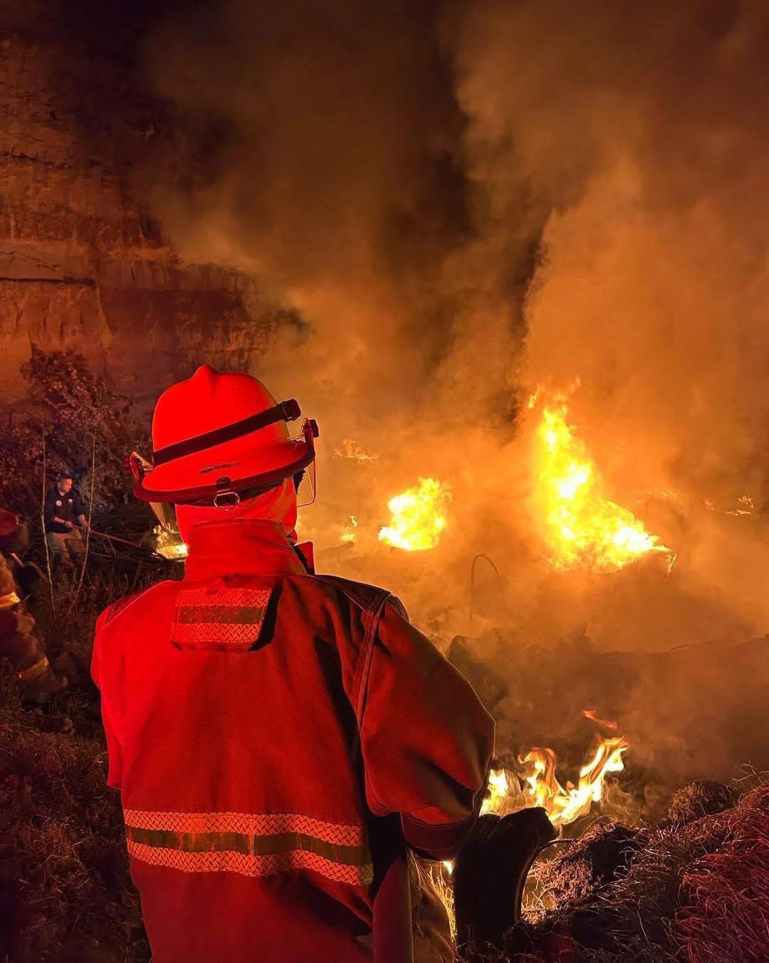 Controlan incendio de llantas en La Loma - Diario Vía Libre