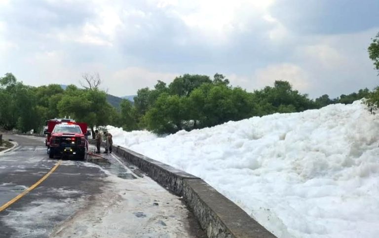 Trasvase de presas arroja espuma sin riesgos - Diario Vía Libre